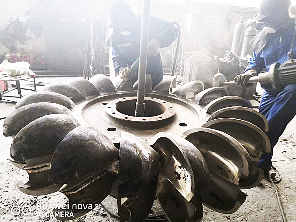 100kw 50mw 전력 출력 공기 기름 냉각 방법과 함께 펠튼 휠 터빈 발전기